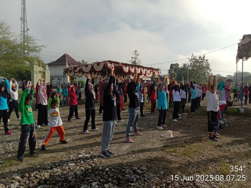 Senam Germas Turut Semarakkan Bersih Desa Grogol